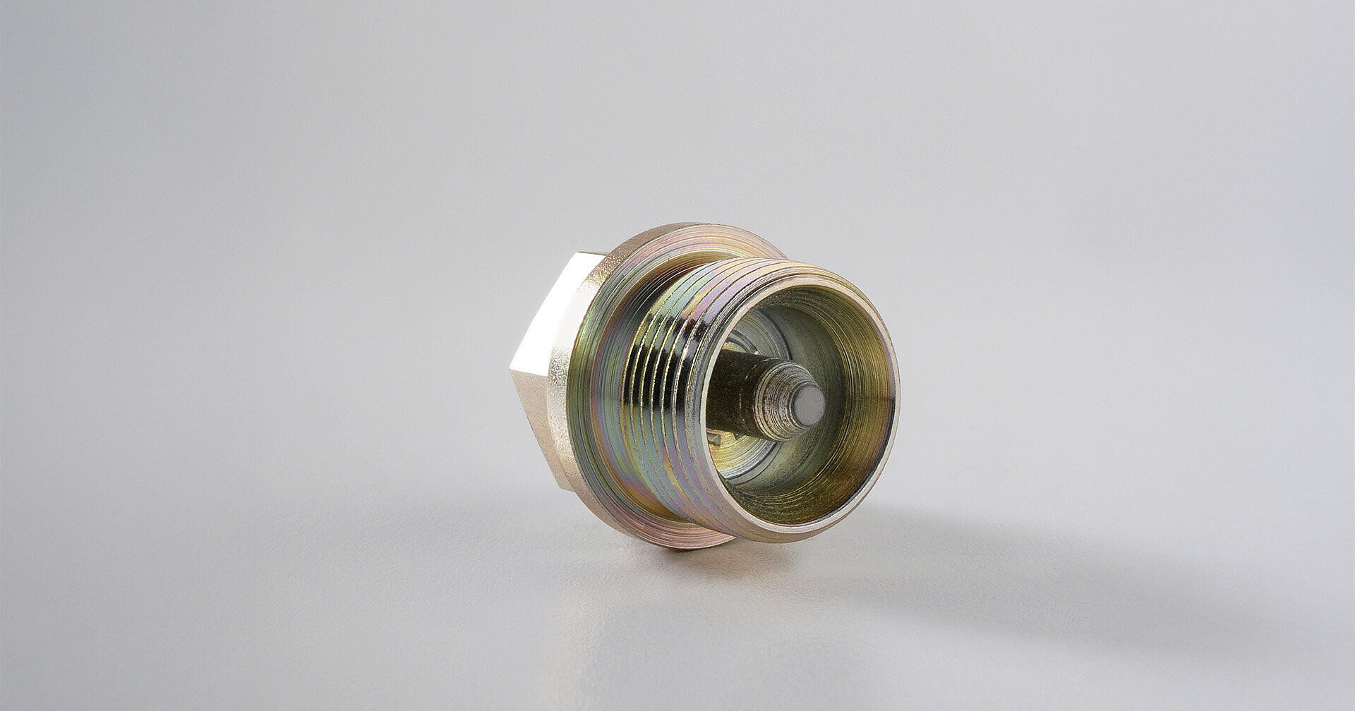 Heinrichs Drehteile: Magnetic screw plugs - protection for machines ...